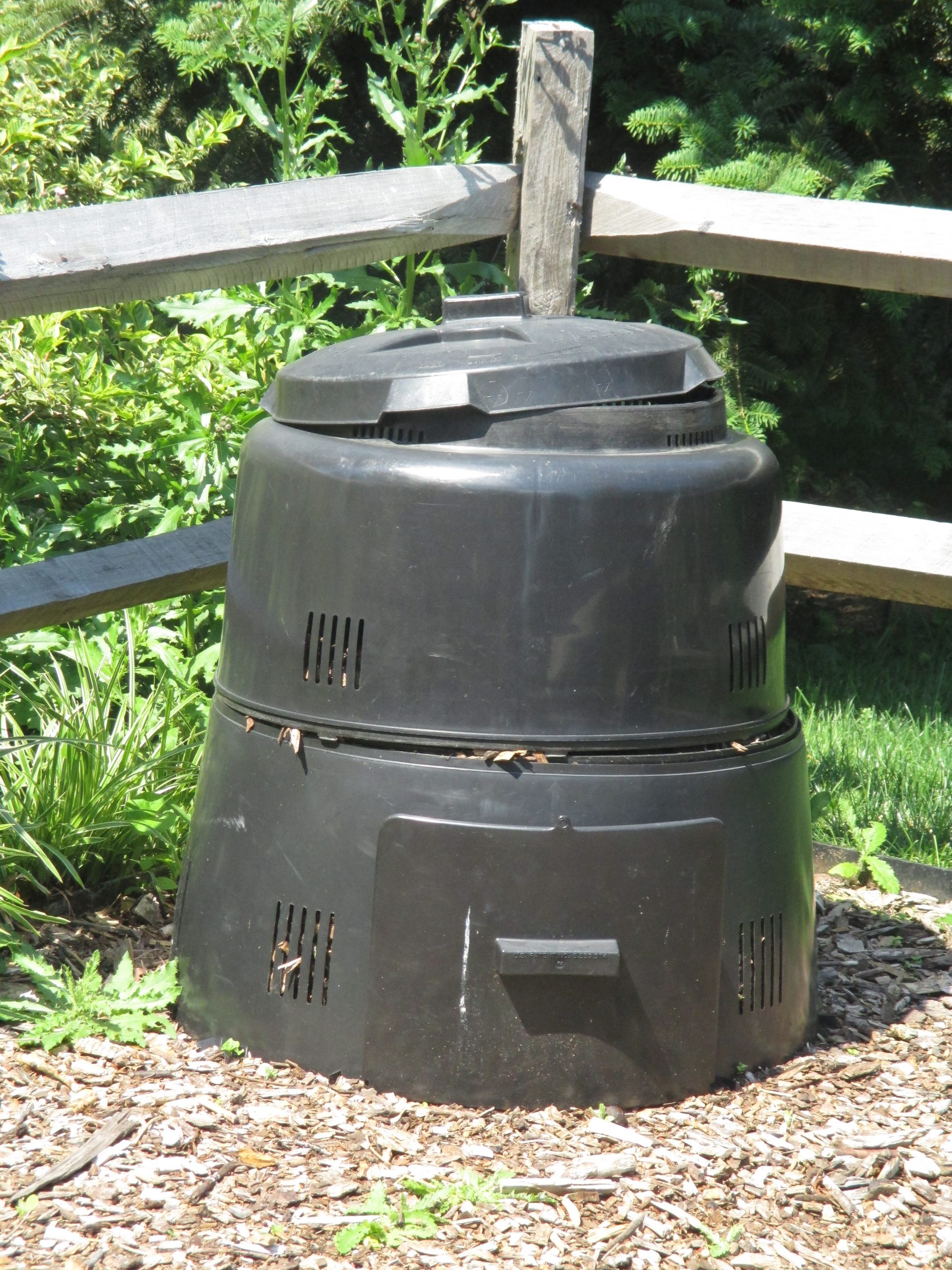 Selecting A Backyard Compost Bin | Soil Nutrient Analysis Laboratory